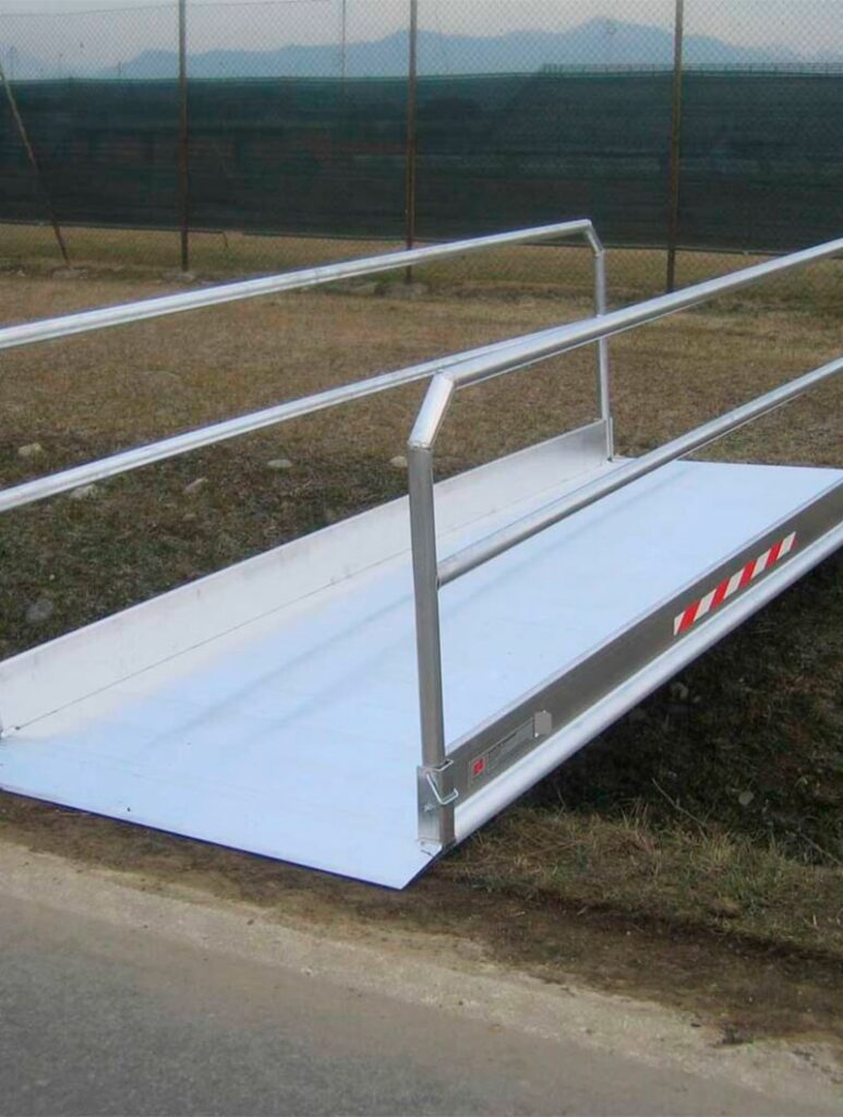 Pasarela de carga de aluminio para salvar zanjas y fosos | Disset Safety